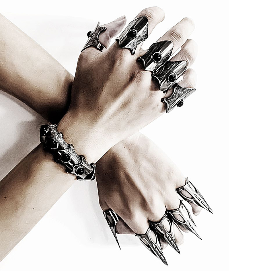 The Witch King's Adjustable Gauntlets – Wyvern's Hoard