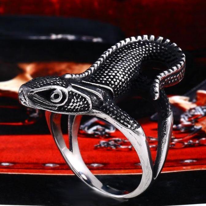 Crawling Lizard Ring – Wyvern's Hoard